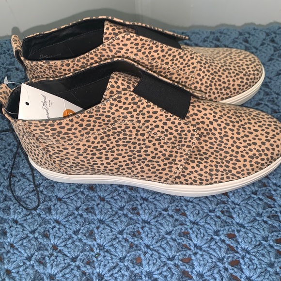 Universal Thread | Shoes | Universal Thread Leopard Print Slip On ...